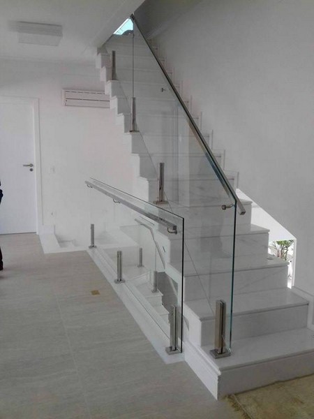 escada com guarda corpo em vidro - Vidraçaria Ideal