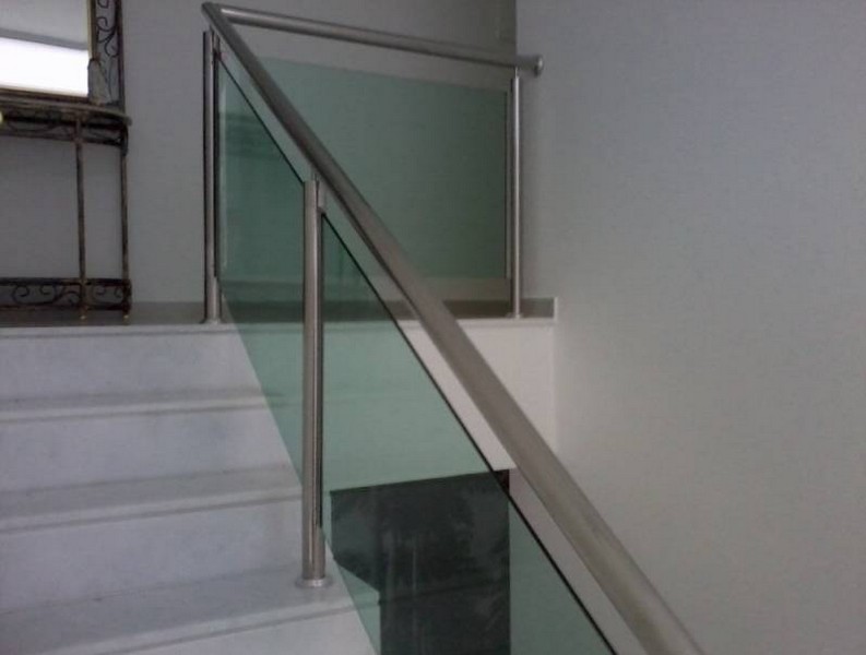 guarda corpo de escada em vidro - Vidraçaria Ideal
